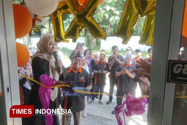 Pembagian Sembako Meriahkan Peluncuran Gedung Mxtrend Cabang Banjarnegara